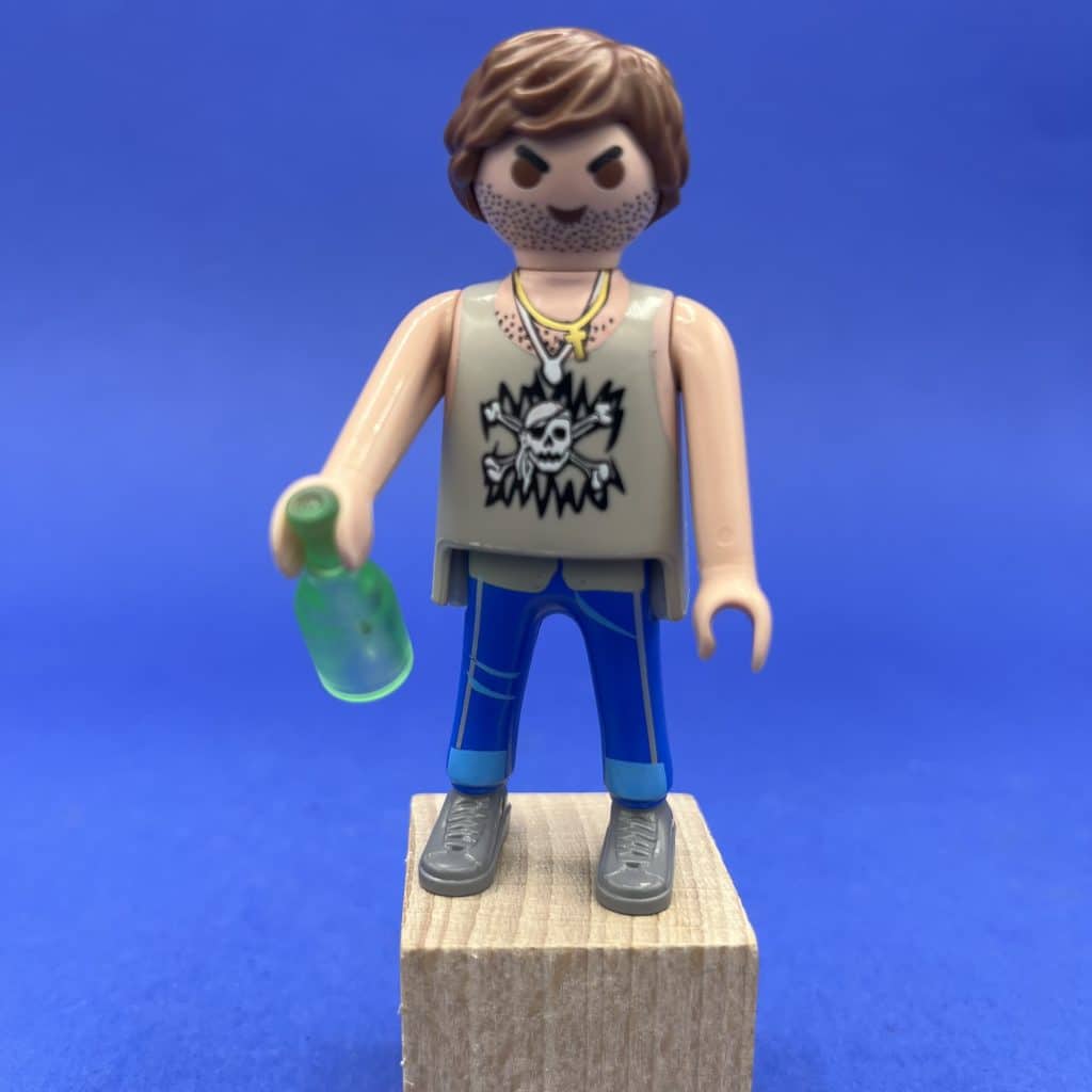 Playmobil stoere puber met fles bier – Werken met Poppetjes